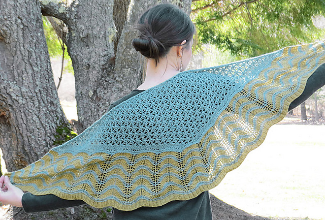 Ravelry: Old Shale Shawl pattern by Hélène Rush