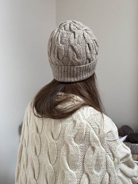 Ravelry: The Knitonomy Grayling Hat pattern by Magdalena Parker