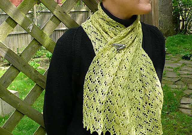 Ravelry: Fiddlehead Scarf pattern by Anne Hanson