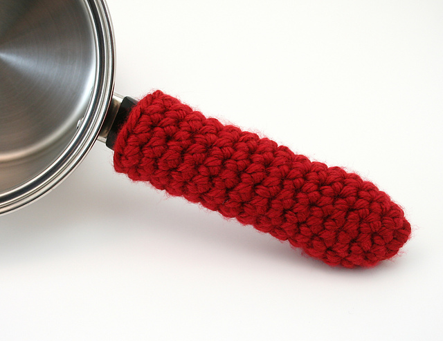 Ravelry: H08 Pan Handle Cover pattern by Brandie Knaggs