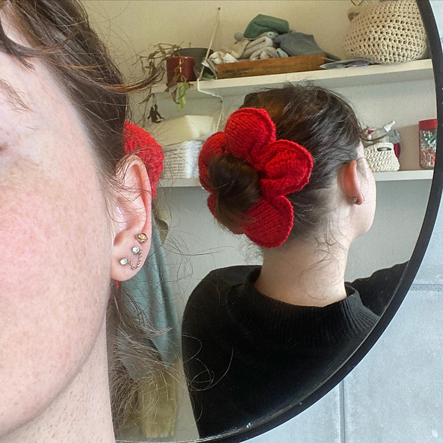 Ravelry: Fleur Flower Scrunchie pattern by Knitted by Luna