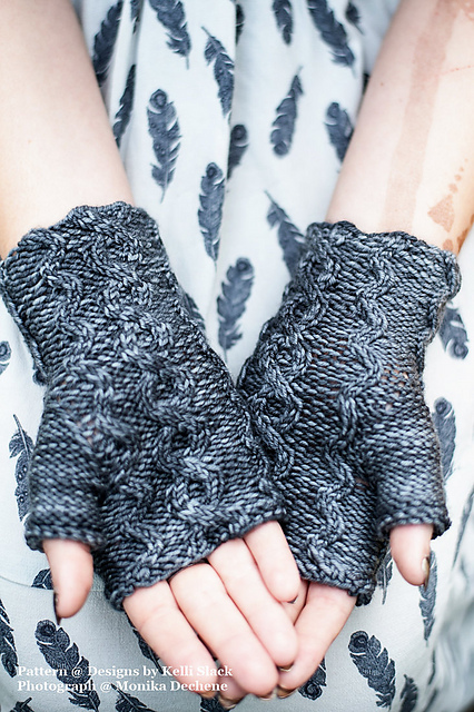 Ravelry: Alida Mitts pattern by Kelli Slack