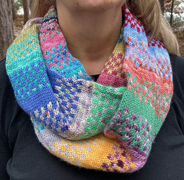 Ravelry: MIni Patch Cowl pattern by Chit Chat Knits