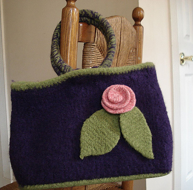 Ravelry: Felted Tote pattern by Knitternall