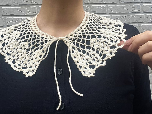 Ravelry: スカラップレースのつけ衿 Scalloped Lace Collar pattern by Knittingbird