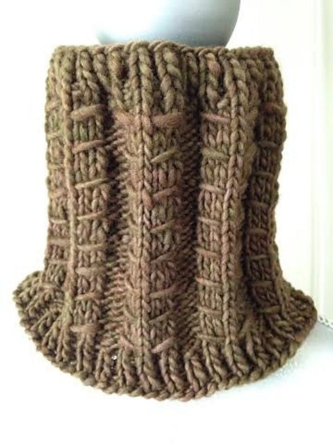Ravelry: "V" Formation Neck Gaitor/Cowl pattern by Jody-Sallese Mason