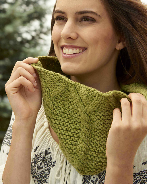 Ravelry: Post and Beam Cowl pattern by Emma Welford