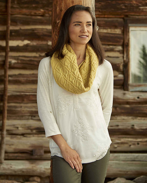 Ravelry: Warm Cider Cowl pattern by Thea Colman