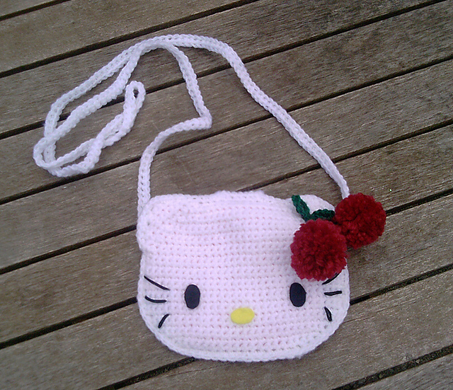 Ravelry: Hello Kitty Child's Purse pattern by Eriko Teranishi (寺西 恵里子)