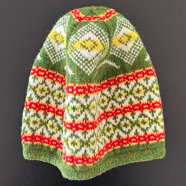 Ravelry: Knitting Jenny 86: Fair Isle Ski Hat pattern by Jennifer Daley