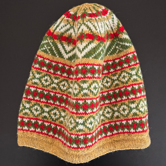 Ravelry: Knitting Jenny 88: Fair Isle Ski Hat pattern by Jennifer Daley