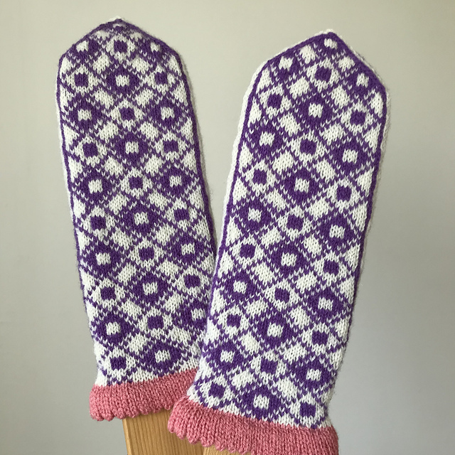 Ravelry: Knitting Jenny 16: Fair Isle Mittens pattern by Jennifer Daley