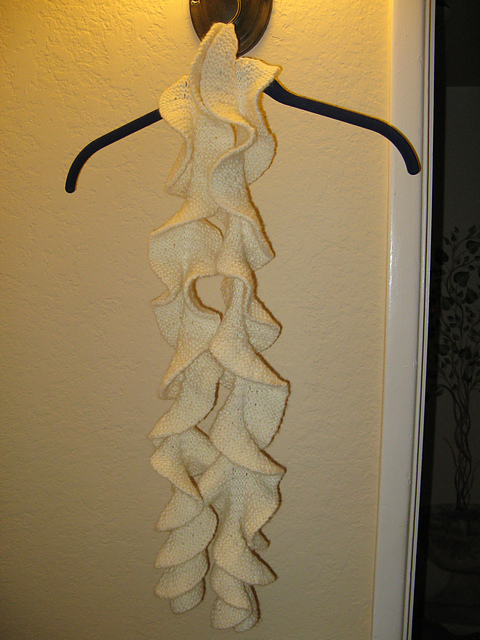 Ravelry: Easy Ruffled Scarf Pattern pattern by Shirley X