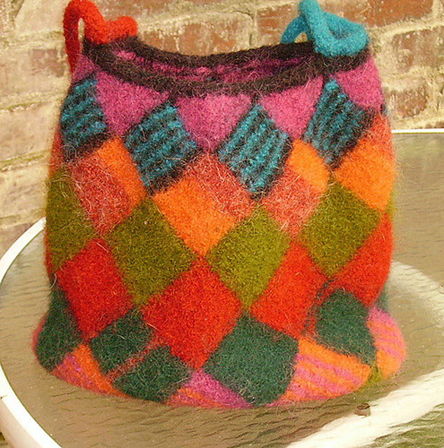 Ravelry: knittinweaver's Entrelac Felted Bag, worsted weight