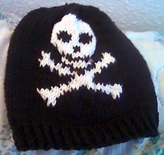Ravelry: baby skull (and crossbones) cap pattern by Pippi Oviatt