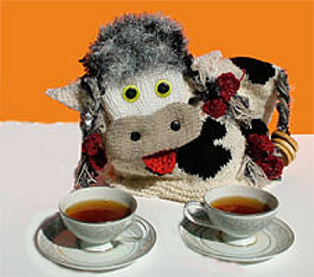 Ravelry: Lizzy the Cow tea cozy pattern by knitvana
