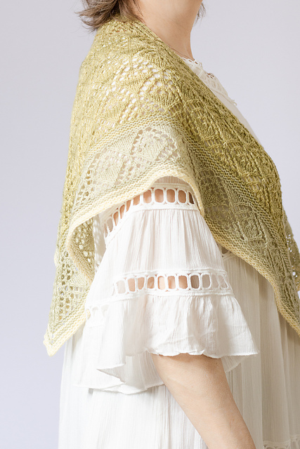 Ravelry: Diamond Fade Shawlette pattern by Kelene Kinnersly