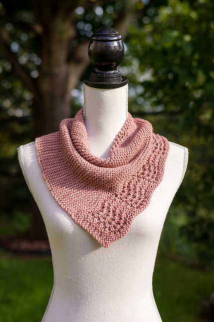 Ravelry: Pretty Little Cowl pattern by Kelene Kinnersly