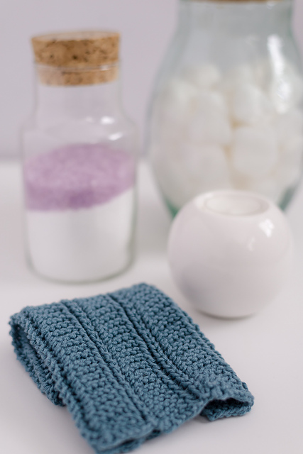 Ravelry: Garter & Lace Spa Cloth pattern by Kelene Kinnersly