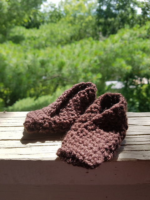 Ravelry: Cross Over Baby Booties pattern by Sarah Freeman