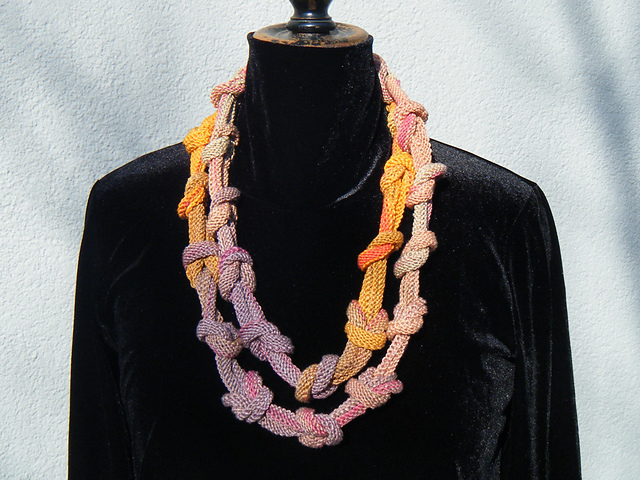 Ravelry: KOBRI Nr 30 Necklace pattern by Brigitte Kohn
