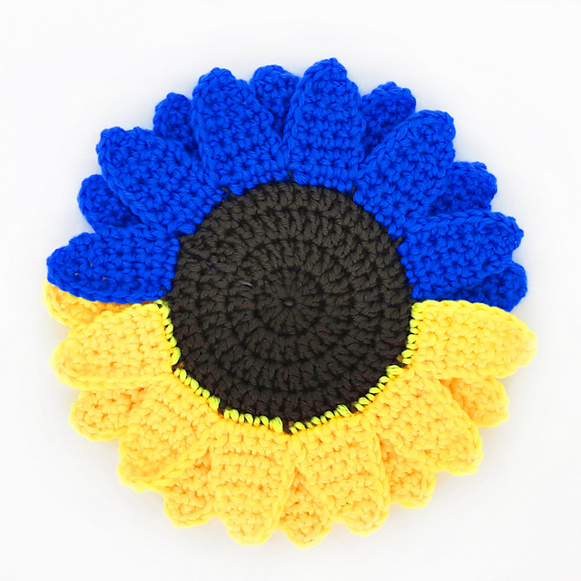 Ravelry: Sunflower in the colors of the Ukrainian flag pattern by ...
