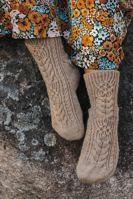 Ravelry: Ohra Socks pattern by Jenny Ansah
