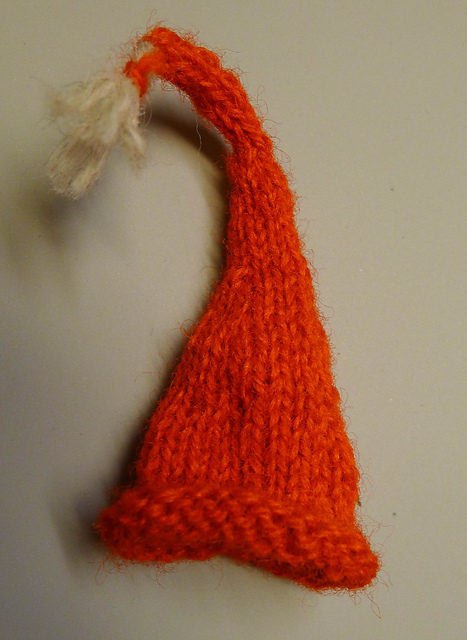 Ravelry: Tiny Knitted Santa Hats pattern by knitting krakspark