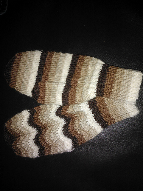 Ravelry: Vettlingar með geislaprjóni pattern by Kristín Harðardóttir