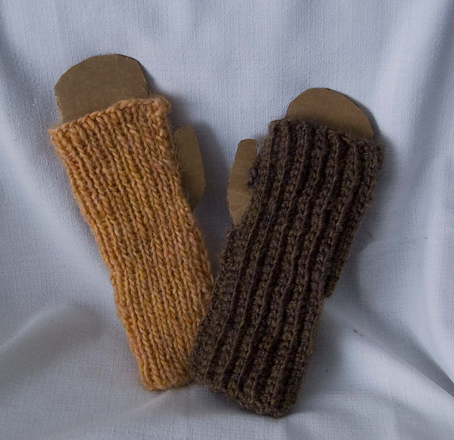 Ravelry: Knit Fingerless Mitten Duo pattern by Kristin Roach