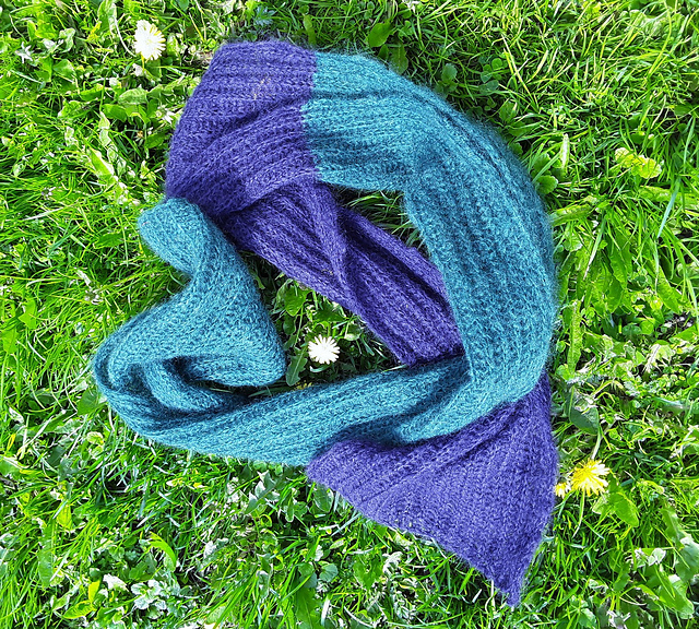 Ravelry: kuduja's Two colour scarf 2