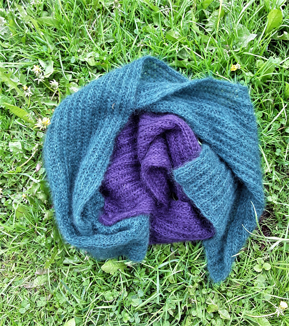 Ravelry: kuduja's Two colour scarf 2
