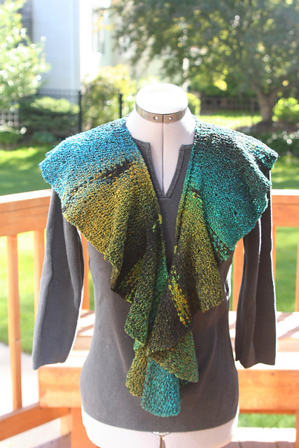 Ravelry: Ruffled Scarf pattern by Linda Jensen
