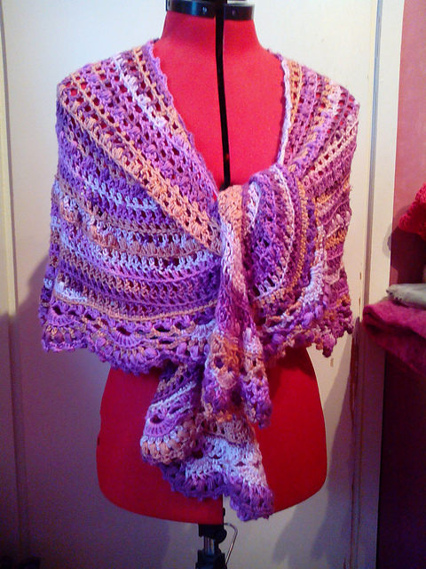 Ravelry: kuuku's Mezzaluna (Crescent Moon) Wrap