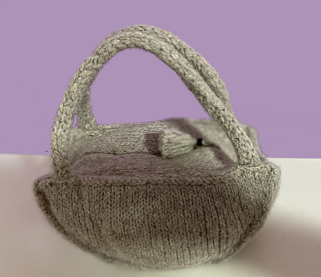 Ravelry: Half Moon Felted Handbag pattern by Kera Weiserbs