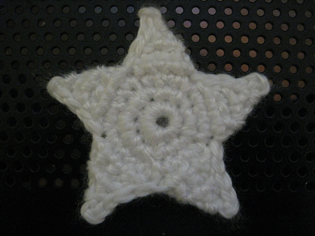 Ravelry: Small Five-Point Star pattern by Valerie Kyriosity