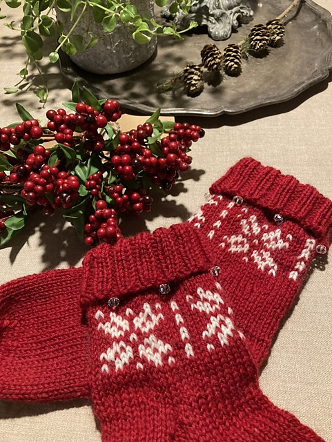 Ravelry: Socks with Christmas motifs pattern by Stephanie Fahl