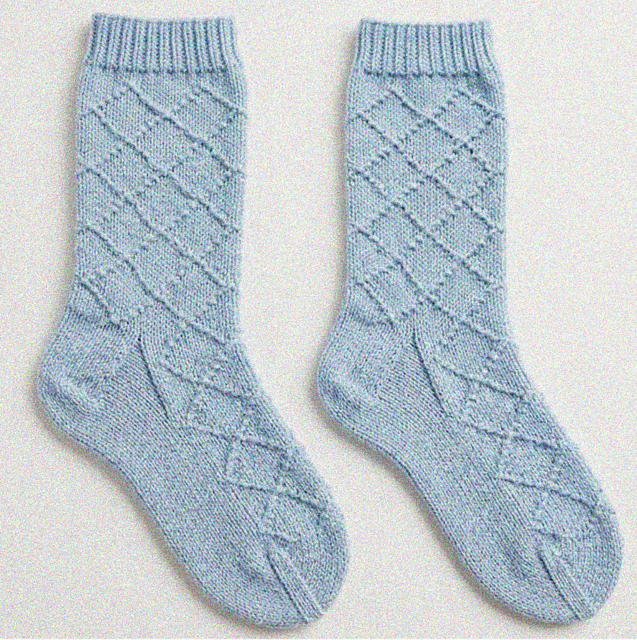 Ravelry: Diamond Socks pattern by Laura’s Knitting Patterns