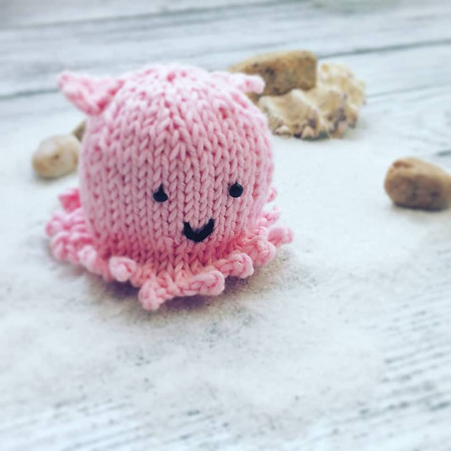 Ravelry: The pancake devilfish pattern by La Fée Line
