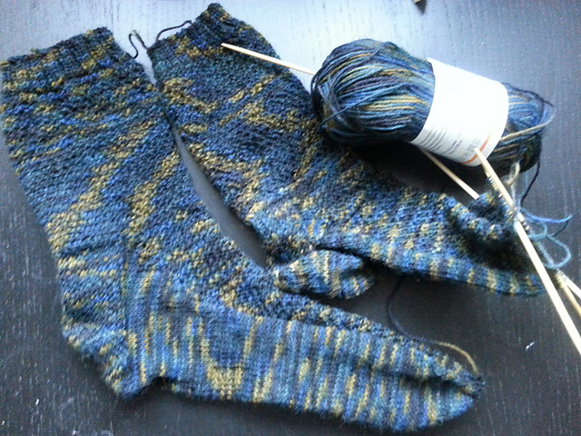 Ravelry: Mossy Socks pattern by Liza Garrity