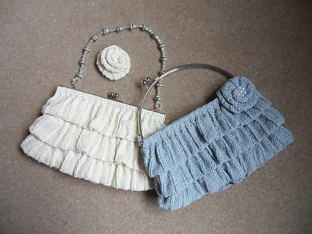 Ravelry: Ruffle Clasp Handbag Metal Frame Bag pattern by Lorraine Leatham