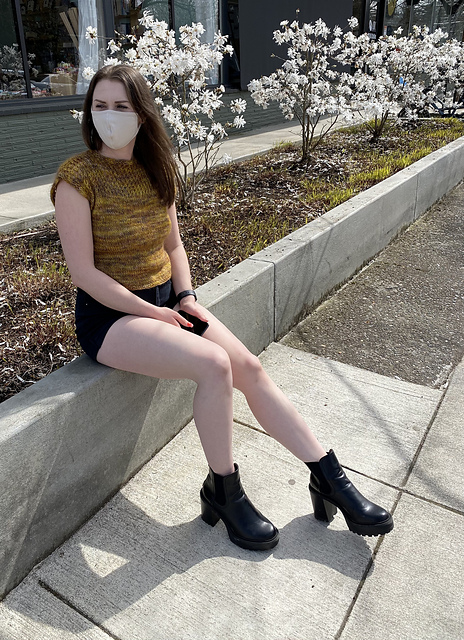 Ravelry: Autumn Crop Top pattern by Lauralee Green