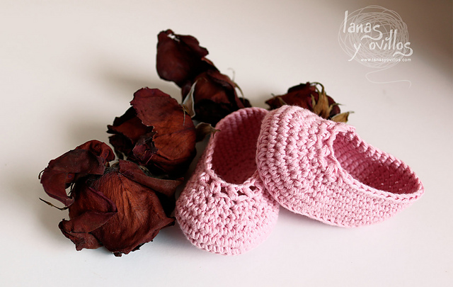 Ravelry: Pink Baby Shoes pattern by Lanasyovillos official