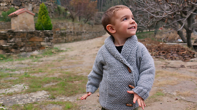 Ravelry: Crossed Jacket pattern by Lanasyovillos official