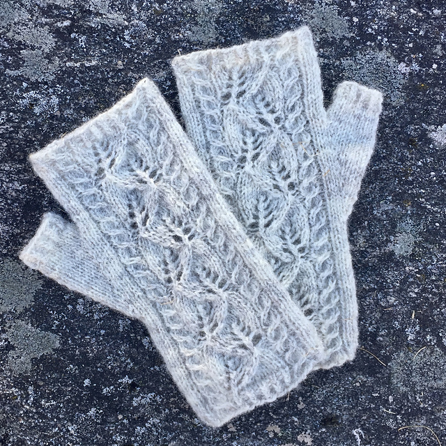 Ravelry: Maridal Fingerless Mitts pattern by Lanja Khon-Engheim