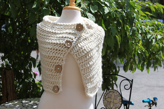 Ravelry: Lulu's Cowl - Cache Cou de Lulu pattern by Lucinda Iglesias