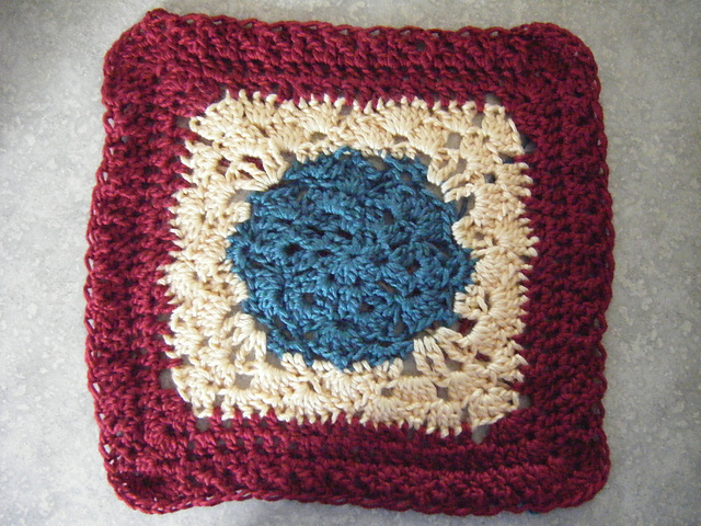 Ravelry: Shell Around Square pattern by Dayna Audirsch