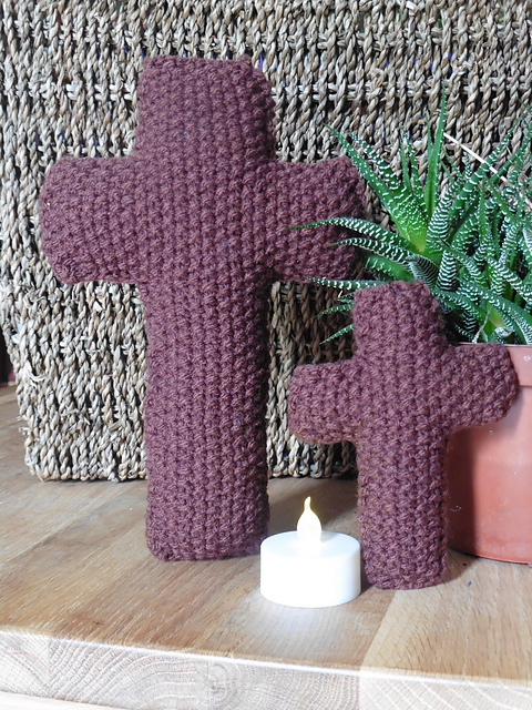 Ravelry: Knitted prayer crosses pattern by Laura Maguire