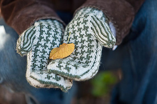 Ravelry: Baker Street Mittens pattern by Lauren Osborne