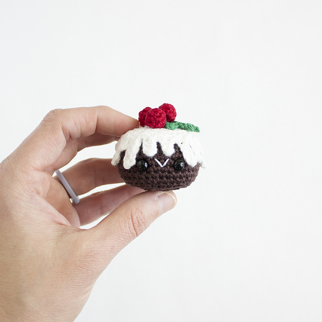 Ravelry: Mini Christmas Pudding pattern by Lauren Espy